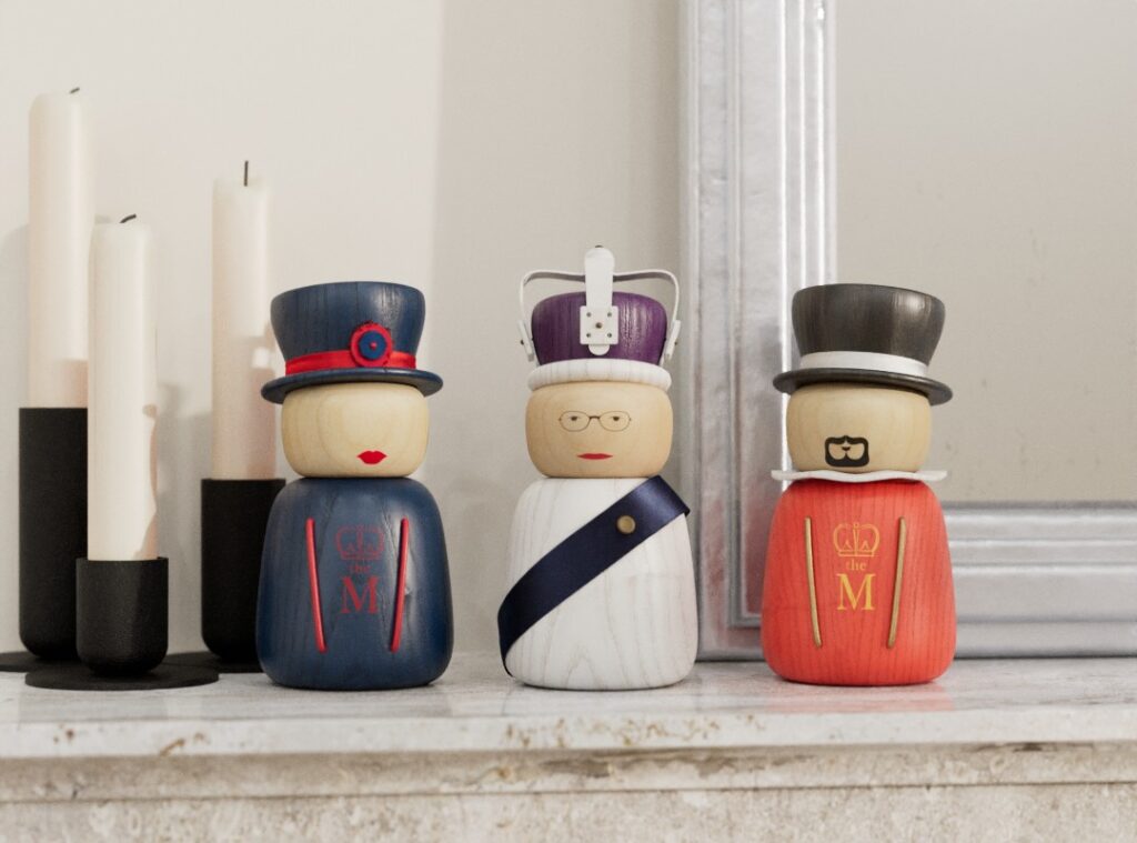 The blue beefeater Motley, the best souvenir from London